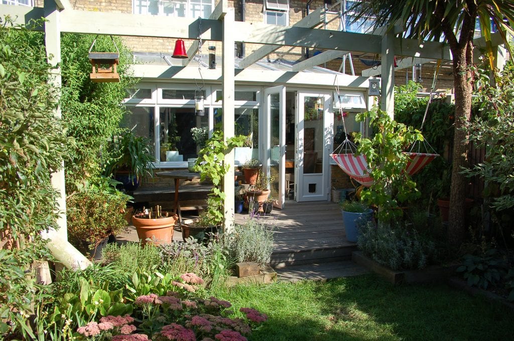 Top 10 Overhead beams and vertical gardening - Living Colour Gardens